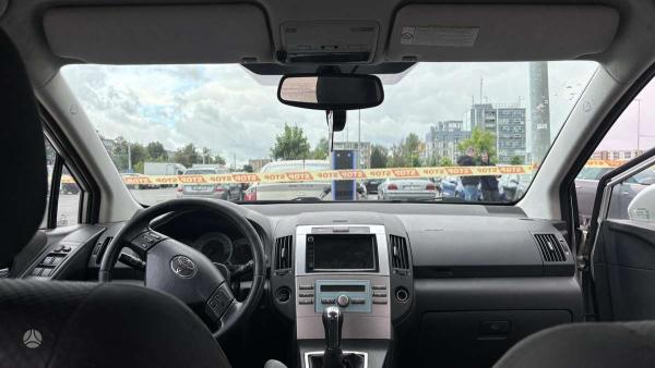 Pelēks Toyota Corolla Verso 2007 Viļņa, ar dzinēja tilpumu 0.00 L un nobraukumu 320 tūkst. km par 2200 €, foto 6 vietnē AUTOMOTO.COM.LV