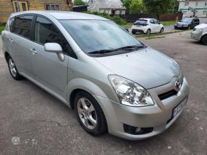 Pelēks Toyota Corolla Verso 2007 Panevēža, ar dzinēja tilpumu 2.23 L un nobraukumu 255 tūkst. km par 2700 €, foto  vietnē AUTOMOTO.COM.LV