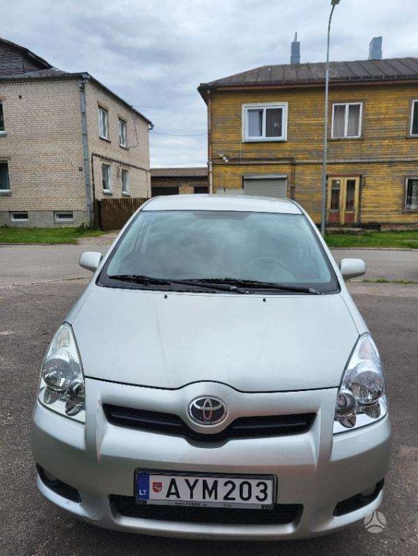 Pelēks Toyota Corolla Verso 2007 Panevēža, ar dzinēja tilpumu 2.23 L un nobraukumu 255 tūkst. km par 2700 €, foto 4 vietnē AUTOMOTO.COM.LV