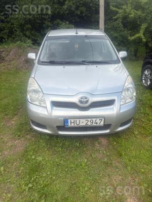 Pelēks Toyota Corolla Verso 2007 Rēzekne, ar dzinēja tilpumu 2.20 L un nobraukumu 338 tūkst. km par 700 €, foto  vietnē AUTOMOTO.COM.LV