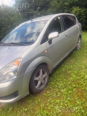 Pelēks Toyota Corolla Verso 2007 Rēzekne, ar dzinēja tilpumu 2.20 L un nobraukumu 338 tūkst. km par 700 €, foto 4 vietnē AUTOMOTO.COM.LV