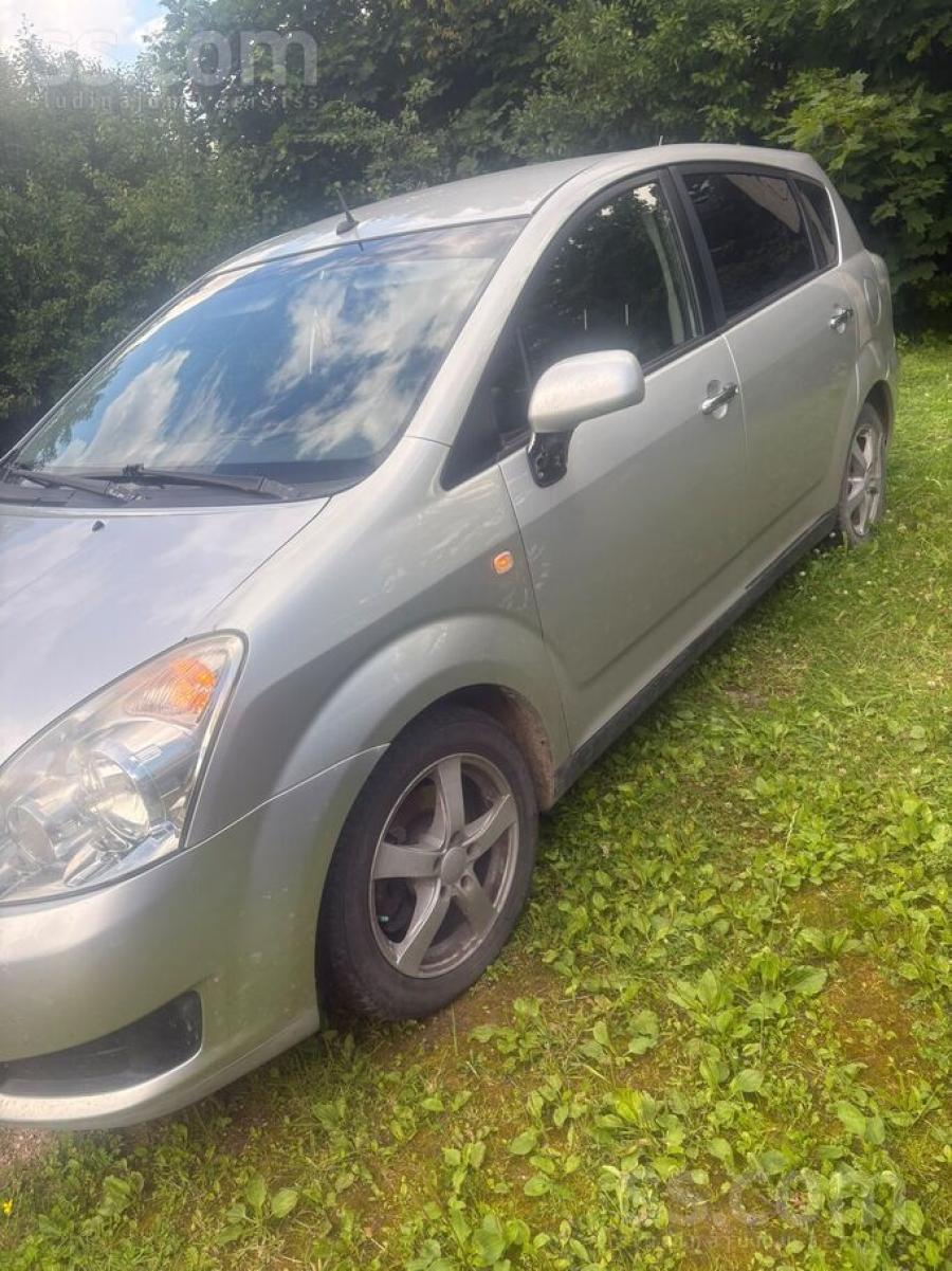 Pelēks Toyota Corolla Verso 2007 Rēzekne, ar dzinēja tilpumu 2.20 L un nobraukumu 338 tūkst. km par 700 €, foto 4 vietnē AUTOMOTO.COM.LV