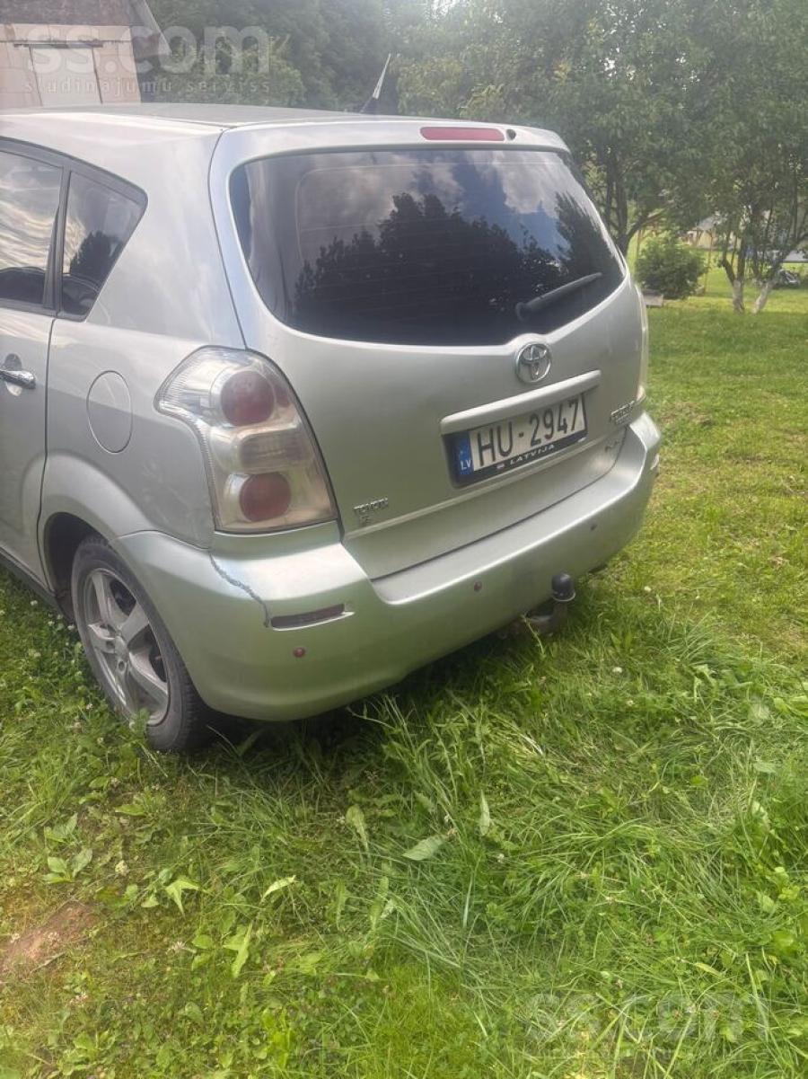 Pelēks Toyota Corolla Verso 2007 Rēzekne, ar dzinēja tilpumu 2.20 L un nobraukumu 338 tūkst. km par 700 €, foto 5 vietnē AUTOMOTO.COM.LV