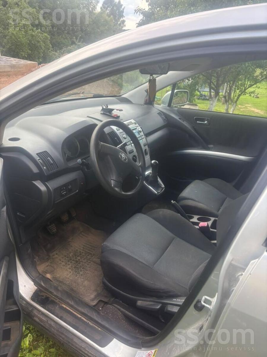 Pelēks Toyota Corolla Verso 2007 Rēzekne, ar dzinēja tilpumu 2.20 L un nobraukumu 338 tūkst. km par 700 €, foto 6 vietnē AUTOMOTO.COM.LV