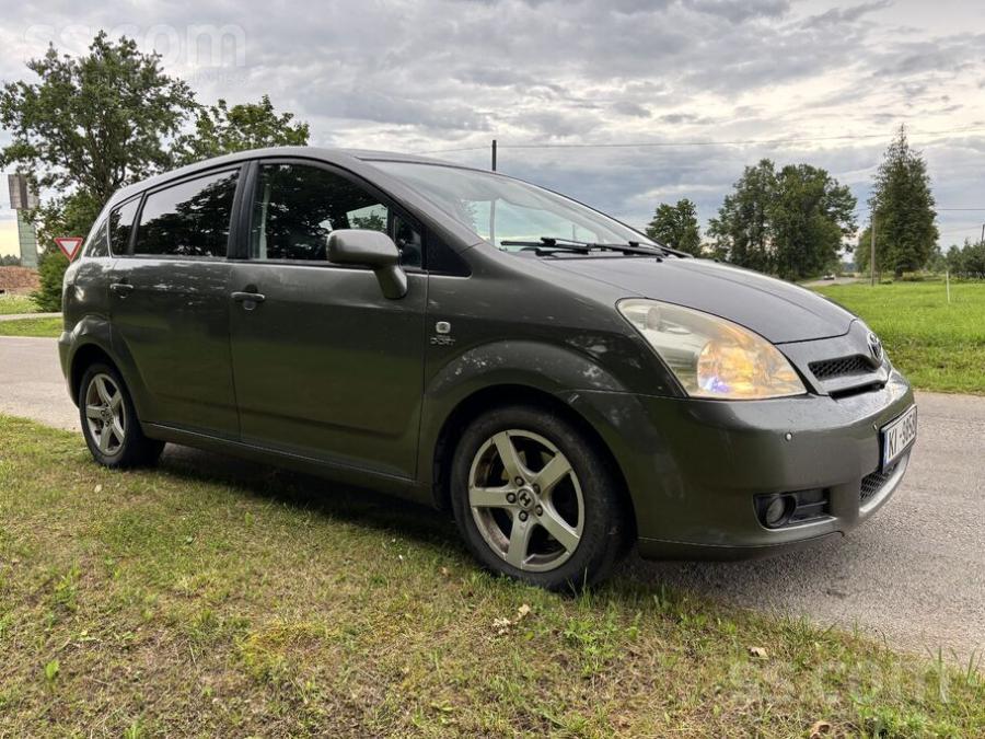 Pelēks Toyota Corolla Verso 2007 Preiļi, ar dzinēja tilpumu 2.20 L un nobraukumu 268 tūkst. km par 1800 €, foto 5 vietnē AUTOMOTO.COM.LV