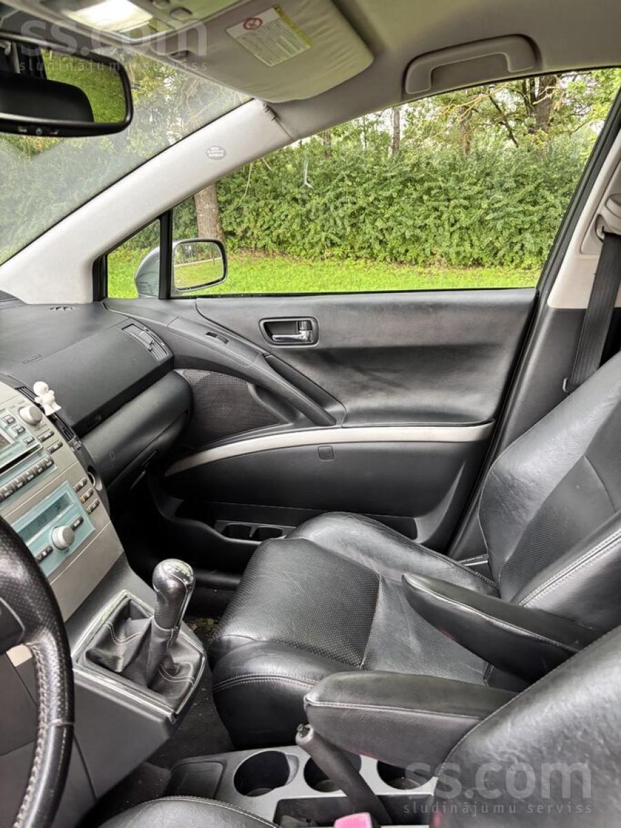 Pelēks Toyota Corolla Verso 2007 Preiļi, ar dzinēja tilpumu 2.20 L un nobraukumu 268 tūkst. km par 1800 €, foto 15 vietnē AUTOMOTO.COM.LV