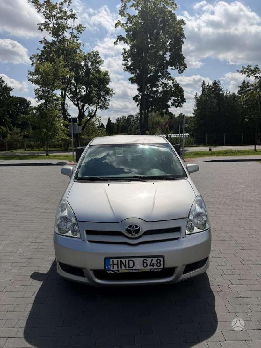 Pelēks Toyota Corolla Verso 2007 Kauņa, ar dzinēja tilpumu 2.00 L un nobraukumu 275 tūkst. km par 1250 €, foto 3 vietnē AUTOMOTO.COM.LV