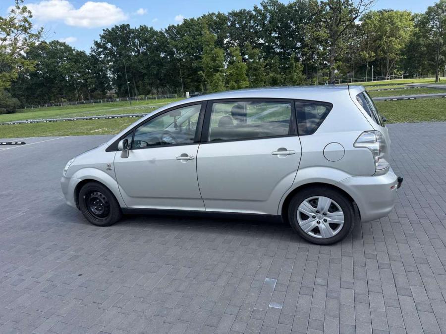 Pelēks Toyota Corolla Verso 2007 Kauņa, ar dzinēja tilpumu 2.00 L un nobraukumu 275 tūkst. km par 1250 €, foto 8 vietnē AUTOMOTO.COM.LV