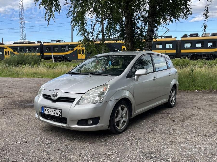 Pelēks Toyota Corolla Verso 2007 Rīga, ar dzinēja tilpumu 2.20 L un nobraukumu 304 tūkst. km par 1390 €, foto 1 vietnē AUTOMOTO.COM.LV