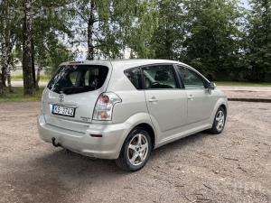 Pelēks Toyota Corolla Verso 2007 Rīga, ar dzinēja tilpumu 2.20 L un nobraukumu 304 tūkst. km par 1390 €, foto 4 vietnē AUTOMOTO.COM.LV