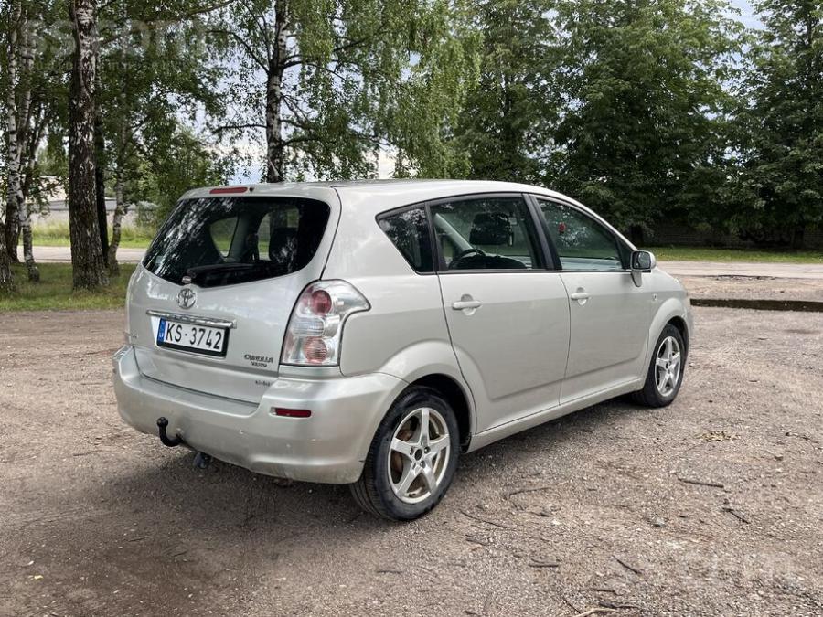 Pelēks Toyota Corolla Verso 2007 Rīga, ar dzinēja tilpumu 2.20 L un nobraukumu 304 tūkst. km par 1390 €, foto 4 vietnē AUTOMOTO.COM.LV