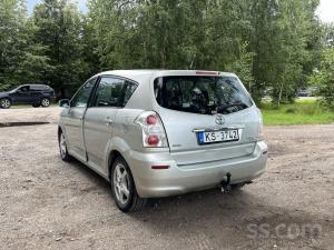 Pelēks Toyota Corolla Verso 2007 Rīga, ar dzinēja tilpumu 2.20 L un nobraukumu 304 tūkst. km par 1390 €, foto 5 vietnē AUTOMOTO.COM.LV