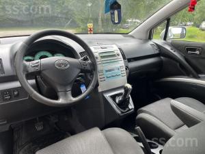 Pelēks Toyota Corolla Verso 2007 Rīga, ar dzinēja tilpumu 2.20 L un nobraukumu 304 tūkst. km par 1390 €, foto 6 vietnē AUTOMOTO.COM.LV