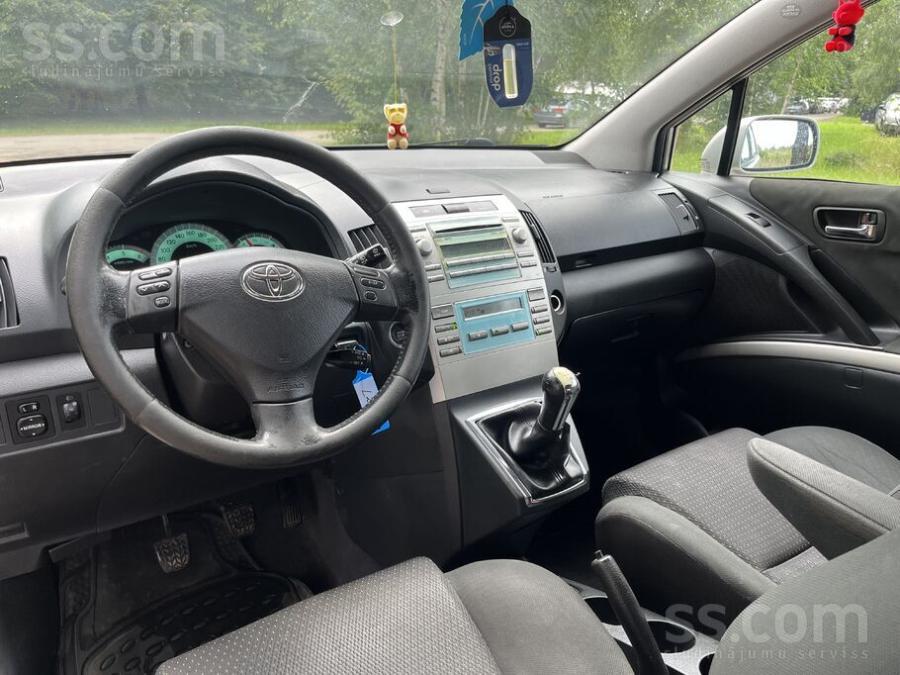 Pelēks Toyota Corolla Verso 2007 Rīga, ar dzinēja tilpumu 2.20 L un nobraukumu 304 tūkst. km par 1390 €, foto 6 vietnē AUTOMOTO.COM.LV