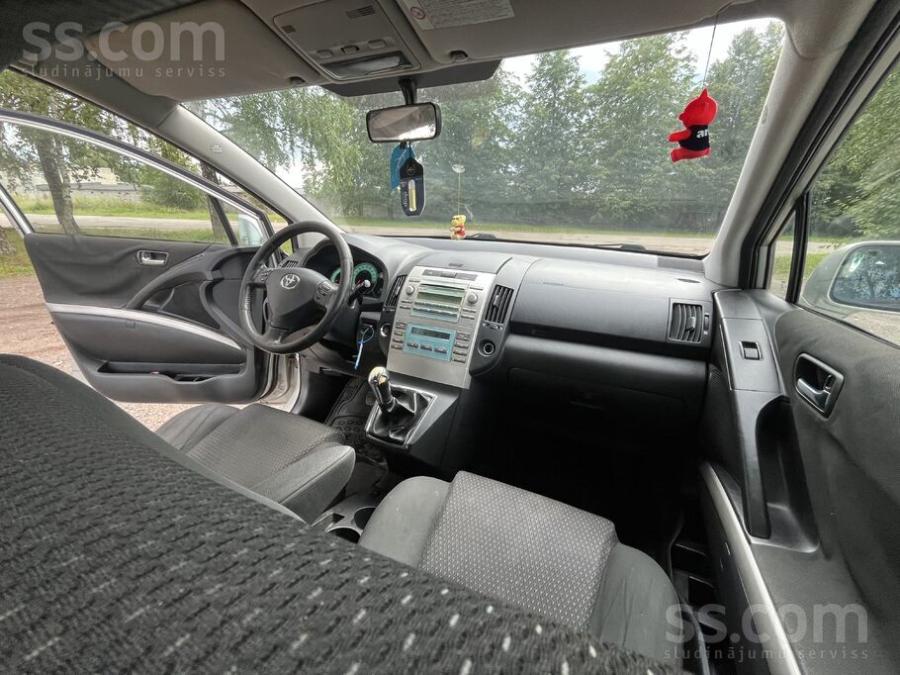 Pelēks Toyota Corolla Verso 2007 Rīga, ar dzinēja tilpumu 2.20 L un nobraukumu 304 tūkst. km par 1390 €, foto 7 vietnē AUTOMOTO.COM.LV