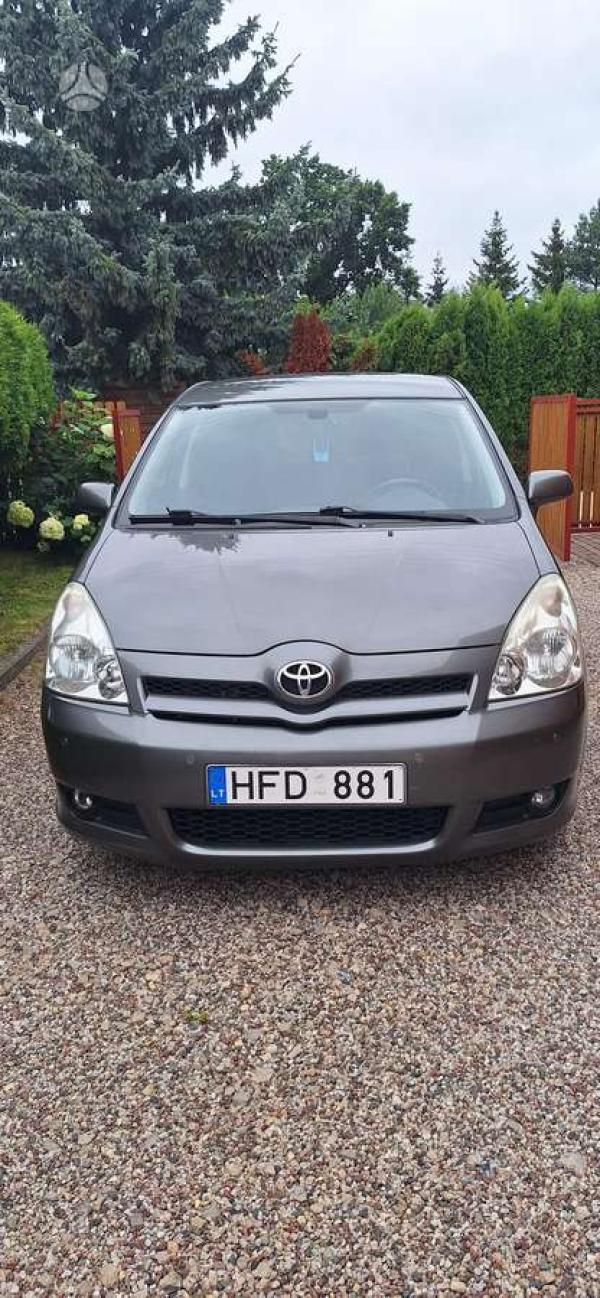 Grey Toyota Corolla Verso 2007 in Marijampole, with an engine capacity of 2.23 L and mileage of 311 thousand km for 2000 €, photo 4 on AUTOMOTO.COM.LV