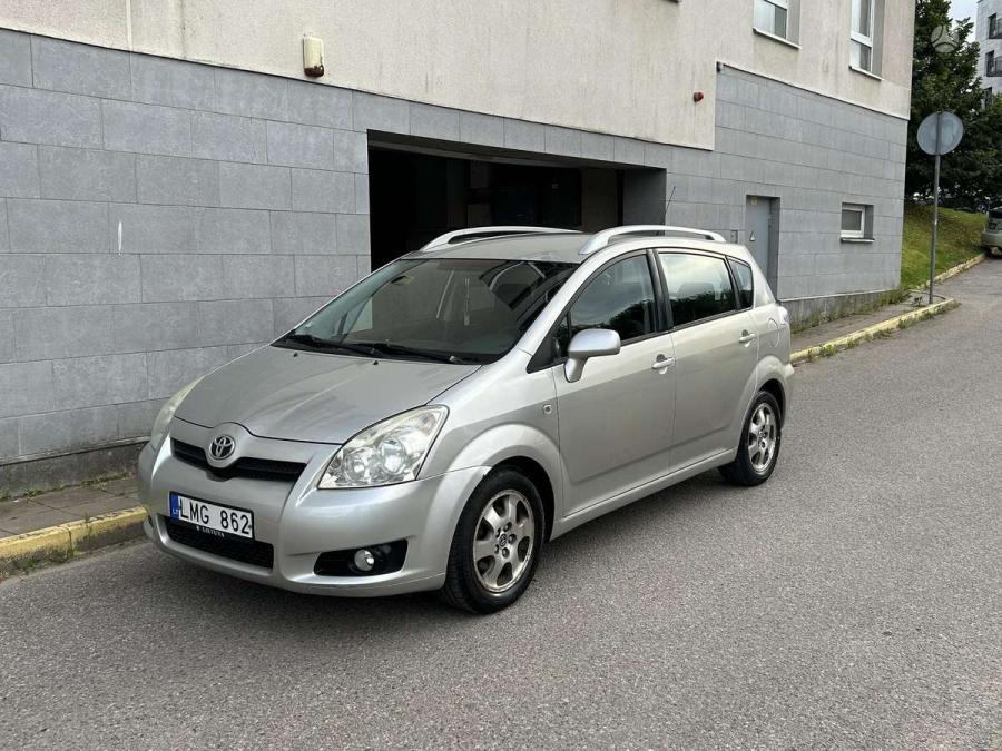 Grey Toyota Corolla Verso 2007 in Vilnius, with an engine capacity of 1.80 L and mileage of 281 thousand km for 2200 €, photo 1 on AUTOMOTO.COM.LV