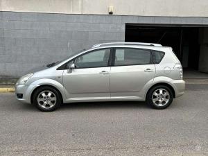 Grey Toyota Corolla Verso 2007 in Vilnius, with an engine capacity of 1.80 L and mileage of 281 thousand km for 2200 €, photo 3 on AUTOMOTO.COM.LV