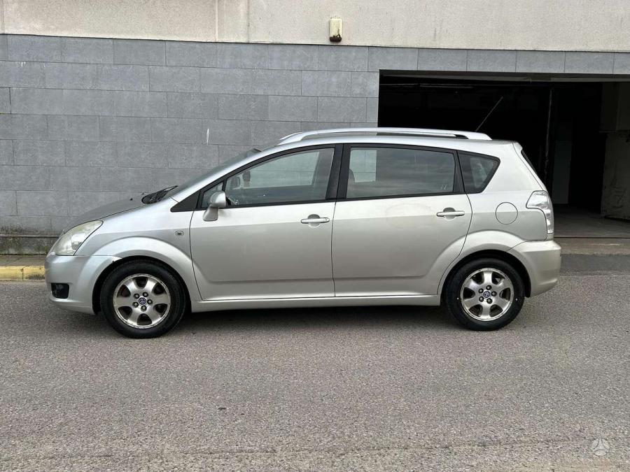 Grey Toyota Corolla Verso 2007 in Vilnius, with an engine capacity of 1.80 L and mileage of 281 thousand km for 2200 €, photo 3 on AUTOMOTO.COM.LV