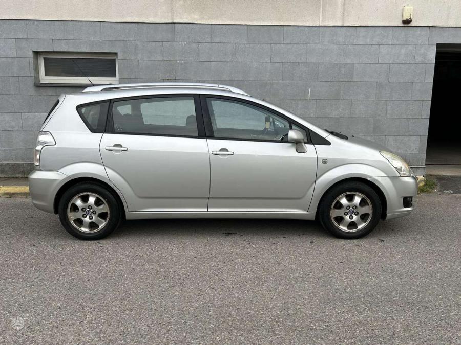 Grey Toyota Corolla Verso 2007 in Vilnius, with an engine capacity of 1.80 L and mileage of 281 thousand km for 2200 €, photo 6 on AUTOMOTO.COM.LV