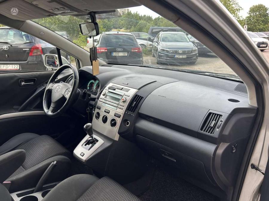 Grey Toyota Corolla Verso 2007 in Vilnius, with an engine capacity of 1.80 L and mileage of 281 thousand km for 2200 €, photo 9 on AUTOMOTO.COM.LV