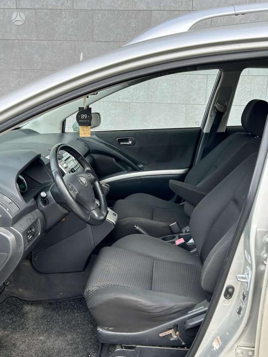Grey Toyota Corolla Verso 2007 in Vilnius, with an engine capacity of 1.80 L and mileage of 281 thousand km for 2200 €, photo 12 on AUTOMOTO.COM.LV