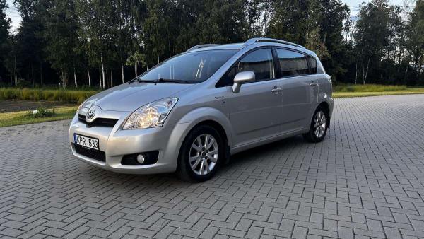 Grey Toyota Corolla Verso 2007 in Utena, with an engine capacity of 2.23 L and mileage of 152 thousand km for 3500 €, photo 1 on AUTOMOTO.COM.LV
