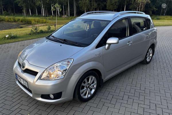 Grey Toyota Corolla Verso 2007 in Utena, with an engine capacity of 2.23 L and mileage of 152 thousand km for 3500 €, photo 3 on AUTOMOTO.COM.LV