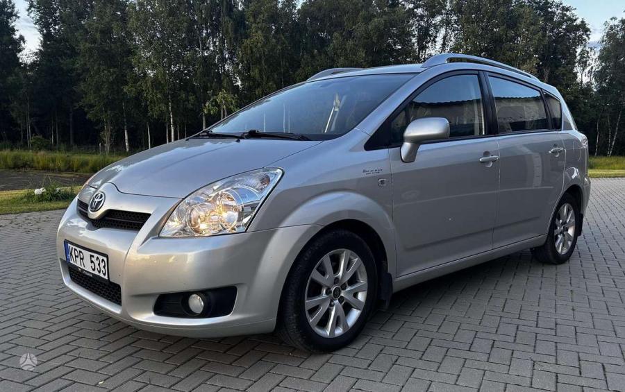 Grey Toyota Corolla Verso 2007 in Utena, with an engine capacity of 2.23 L and mileage of 152 thousand km for 3500 €, photo 5 on AUTOMOTO.COM.LV
