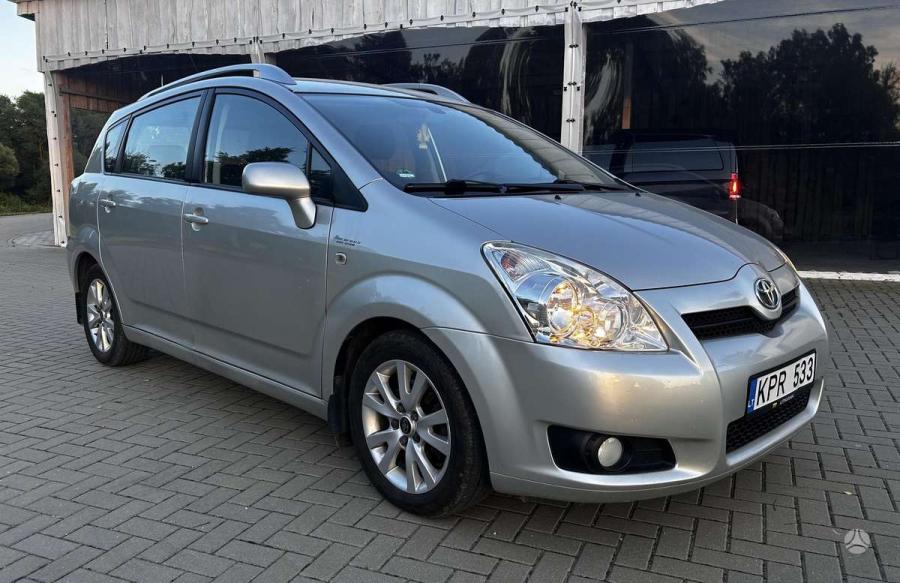 Grey Toyota Corolla Verso 2007 in Utena, with an engine capacity of 2.23 L and mileage of 152 thousand km for 3500 €, photo 6 on AUTOMOTO.COM.LV