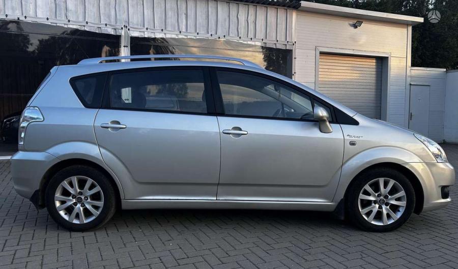 Grey Toyota Corolla Verso 2007 in Utena, with an engine capacity of 2.23 L and mileage of 152 thousand km for 3500 €, photo 10 on AUTOMOTO.COM.LV