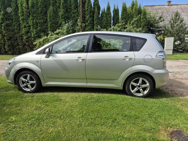 Grey Toyota Corolla Verso 2007 in Joniskis, with an engine capacity of 1.79 L and mileage of 518 thousand km for 2500 €, photo 3 on AUTOMOTO.COM.LV