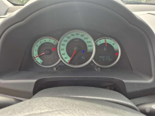 Grey Toyota Corolla Verso 2007 in Joniskis, with an engine capacity of 1.79 L and mileage of 518 thousand km for 2500 €, photo 9 on AUTOMOTO.COM.LV