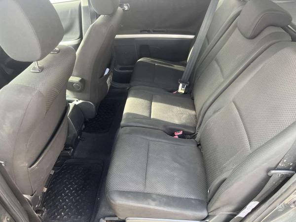 Pelēks Toyota Corolla Verso 2007 Viļņa, ar dzinēja tilpumu 2.23 L un nobraukumu 40 tūkst. km par 1800 €, foto 6 vietnē AUTOMOTO.COM.LV