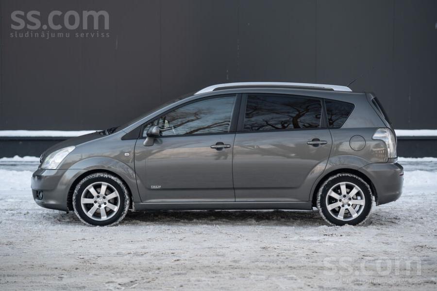 Pelēks Toyota Corolla Verso 2007 Rīga, ar dzinēja tilpumu 2.20 L un nobraukumu 255 tūkst. km par 1700 €, foto 1 vietnē AUTOMOTO.COM.LV