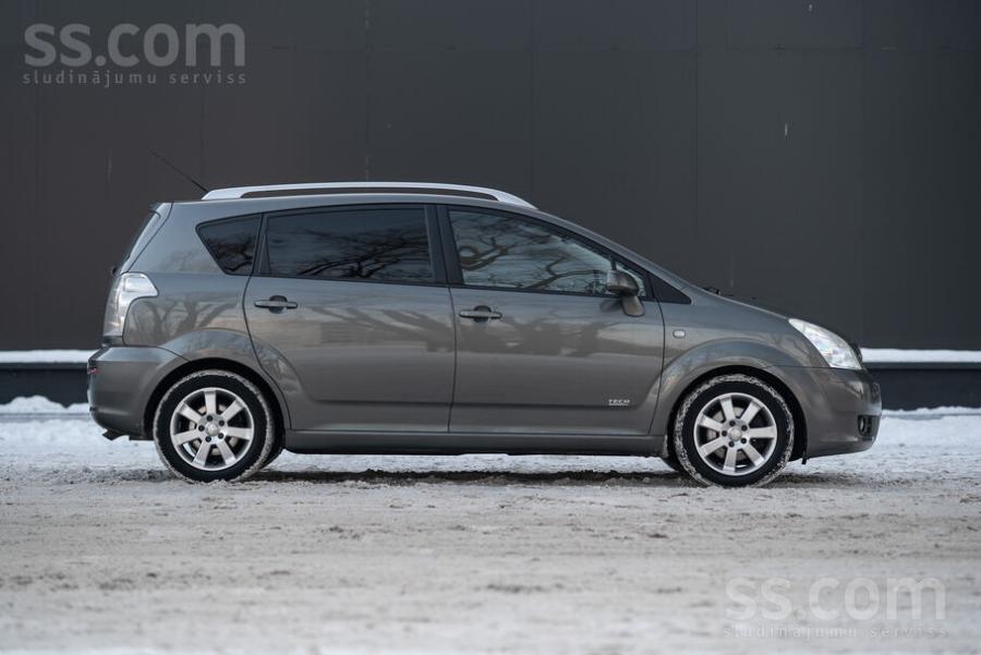 Pelēks Toyota Corolla Verso 2007 Rīga, ar dzinēja tilpumu 2.20 L un nobraukumu 255 tūkst. km par 1700 €, foto 4 vietnē AUTOMOTO.COM.LV