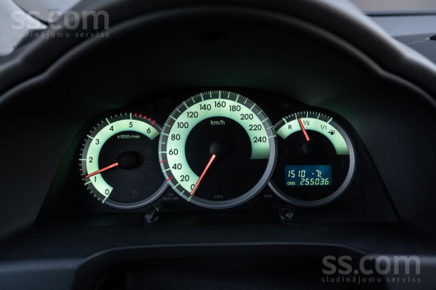 Pelēks Toyota Corolla Verso 2007 Rīga, ar dzinēja tilpumu 2.20 L un nobraukumu 255 tūkst. km par 1700 €, foto 6 vietnē AUTOMOTO.COM.LV