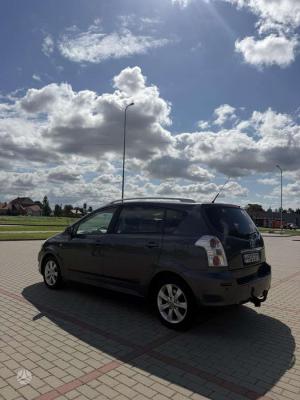 Pelēks Toyota Corolla Verso 2007 Kauņa, ar dzinēja tilpumu 2.23 L un nobraukumu 349 tūkst. km par 2300 €, foto 4 vietnē AUTOMOTO.COM.LV
