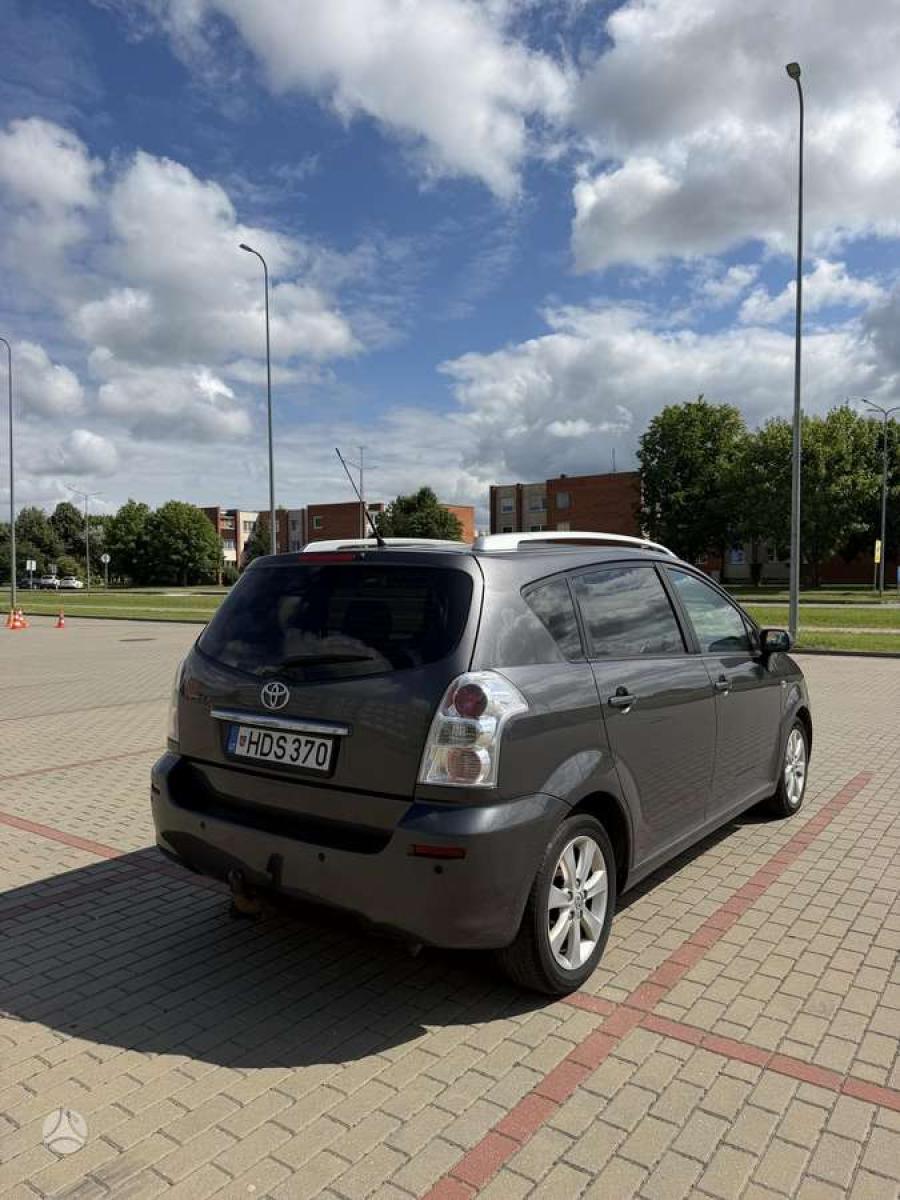 Pelēks Toyota Corolla Verso 2007 Kauņa, ar dzinēja tilpumu 2.23 L un nobraukumu 349 tūkst. km par 2300 €, foto 5 vietnē AUTOMOTO.COM.LV