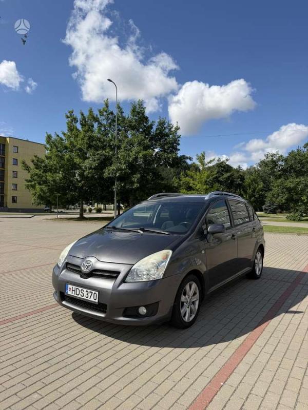 Grey Toyota Corolla Verso 2007 in Kaunas, with an engine capacity of 2.23 L and mileage of 349 thousand km for 2300 €, photo 5 on AUTOMOTO.COM.LV