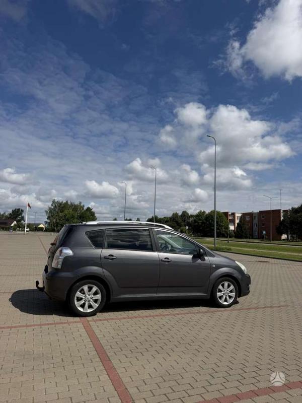 Grey Toyota Corolla Verso 2007 in Kaunas, with an engine capacity of 2.23 L and mileage of 349 thousand km for 2300 €, photo 6 on AUTOMOTO.COM.LV