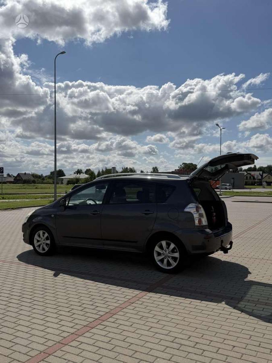 Pelēks Toyota Corolla Verso 2007 Kauņa, ar dzinēja tilpumu 2.23 L un nobraukumu 349 tūkst. km par 2300 €, foto 9 vietnē AUTOMOTO.COM.LV