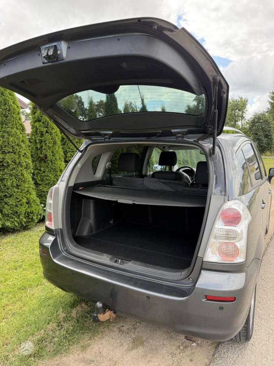 Pelēks Toyota Corolla Verso 2007 Kauņa, ar dzinēja tilpumu 2.23 L un nobraukumu 349 tūkst. km par 2300 €, foto 10 vietnē AUTOMOTO.COM.LV