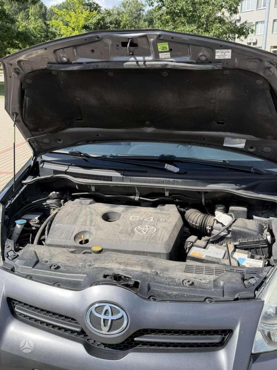 Pelēks Toyota Corolla Verso 2007 Kauņa, ar dzinēja tilpumu 2.23 L un nobraukumu 349 tūkst. km par 2300 €, foto 17 vietnē AUTOMOTO.COM.LV