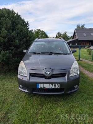 Pelēks Toyota Corolla Verso 2007 Ogre, ar dzinēja tilpumu 2.20 L un nobraukumu 303 tūkst. km par 1200 €, foto 3 vietnē AUTOMOTO.COM.LV