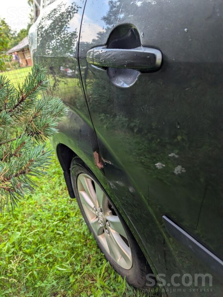 Pelēks Toyota Corolla Verso 2007 Ogre, ar dzinēja tilpumu 2.20 L un nobraukumu 303 tūkst. km par 1200 €, foto 4 vietnē AUTOMOTO.COM.LV