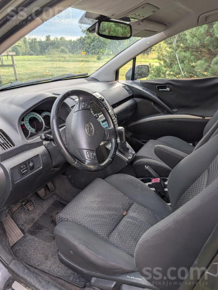 Pelēks Toyota Corolla Verso 2007 Ogre, ar dzinēja tilpumu 2.20 L un nobraukumu 303 tūkst. km par 1200 €, foto 5 vietnē AUTOMOTO.COM.LV