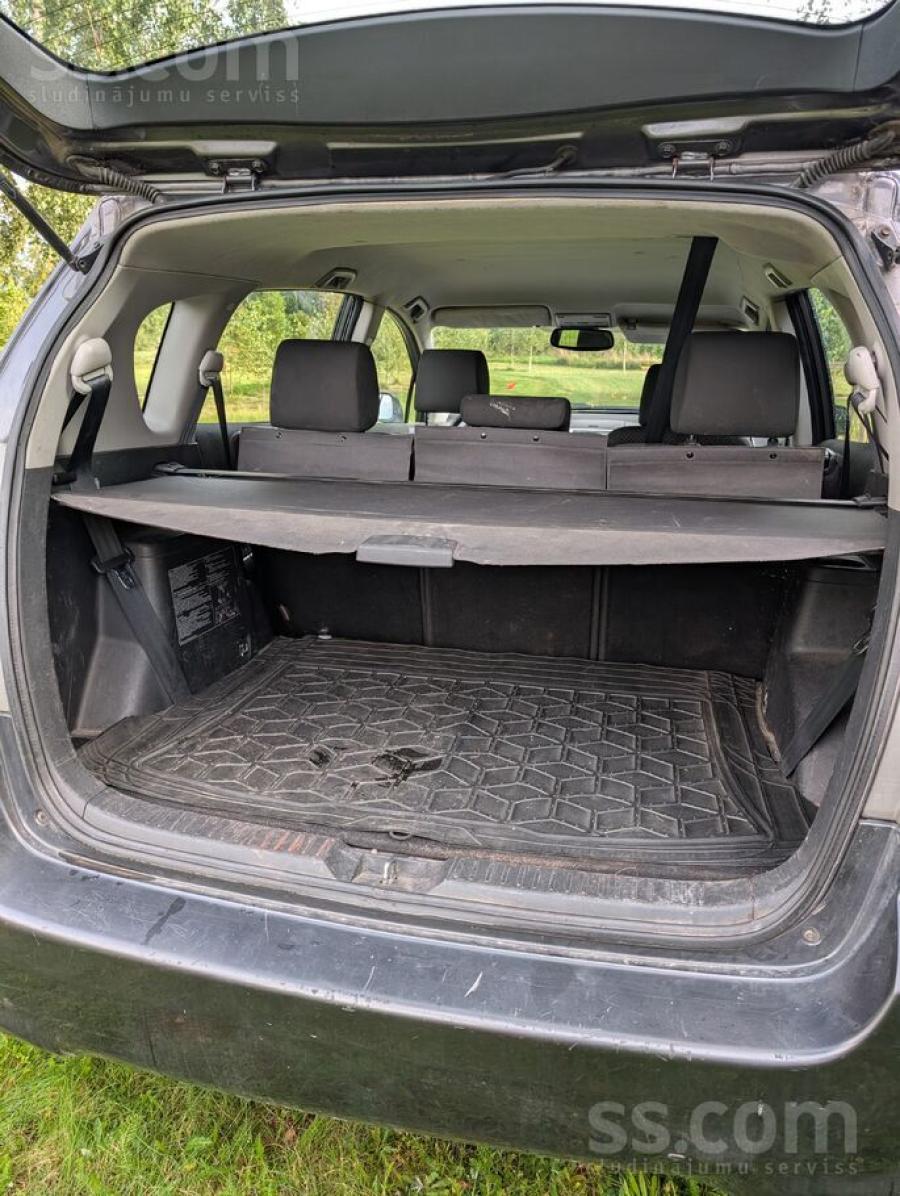 Pelēks Toyota Corolla Verso 2007 Ogre, ar dzinēja tilpumu 2.20 L un nobraukumu 303 tūkst. km par 1200 €, foto 6 vietnē AUTOMOTO.COM.LV