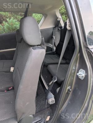 Pelēks Toyota Corolla Verso 2007 Ogre, ar dzinēja tilpumu 2.20 L un nobraukumu 303 tūkst. km par 1200 €, foto 9 vietnē AUTOMOTO.COM.LV