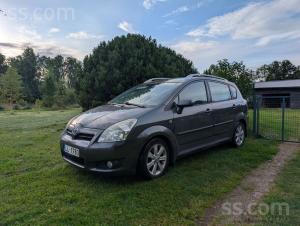 Pelēks Toyota Corolla Verso 2007 Ogre, ar dzinēja tilpumu 2.20 L un nobraukumu 303 tūkst. km par 1200 €, foto 11 vietnē AUTOMOTO.COM.LV